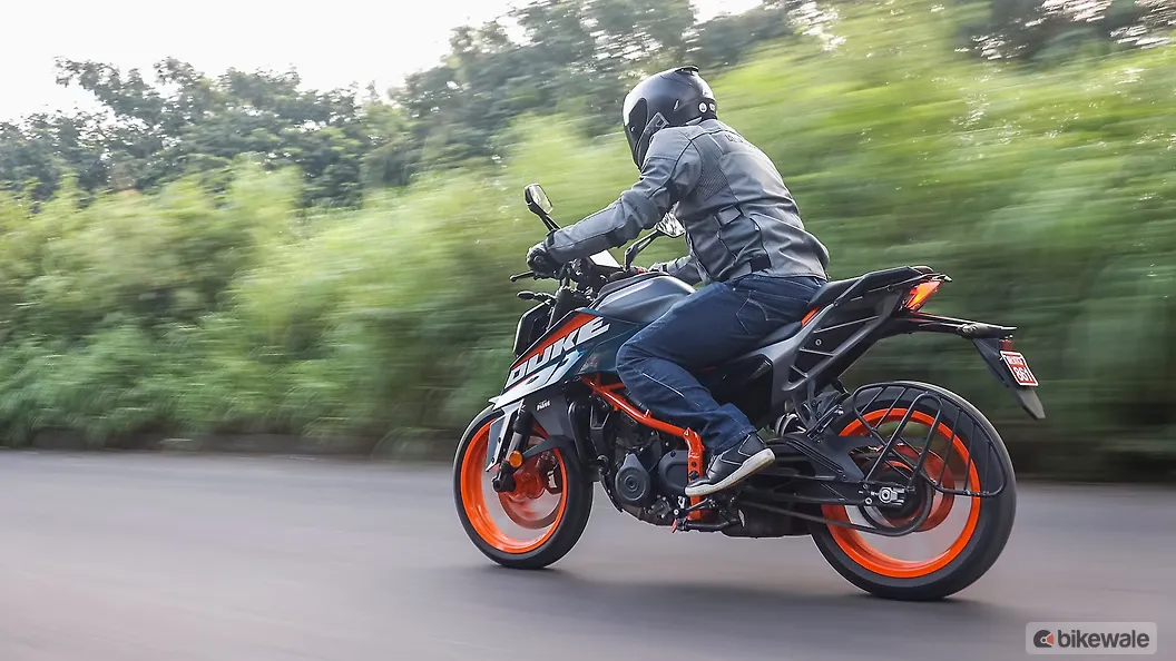 KTM 390 Duke Left Rear Three Quarter Image – BikeWale