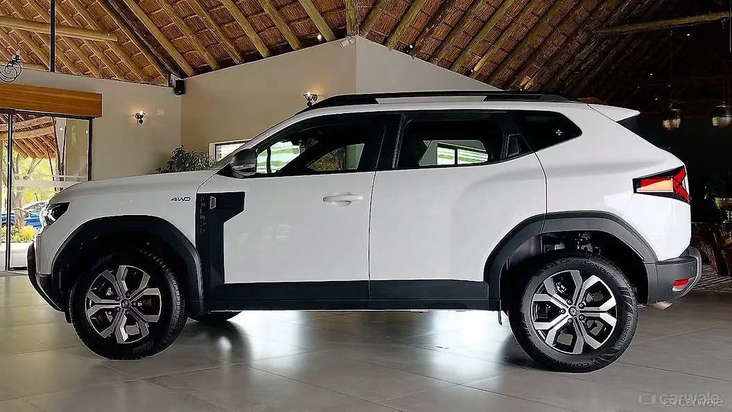 New Duster Left Side View Image, New Duster Photos in India - CarWale