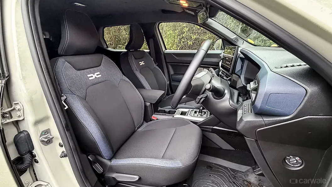 New Duster Front Row Seats Image, New Duster Photos in India - CarWale