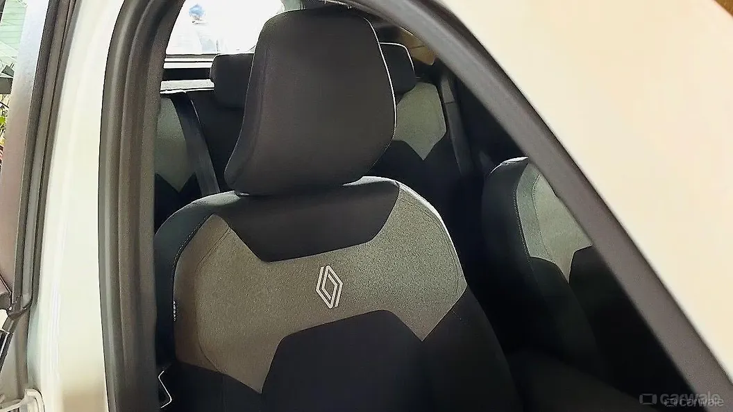 Duster Cup Holders Image, Duster Photos in India - CarWale