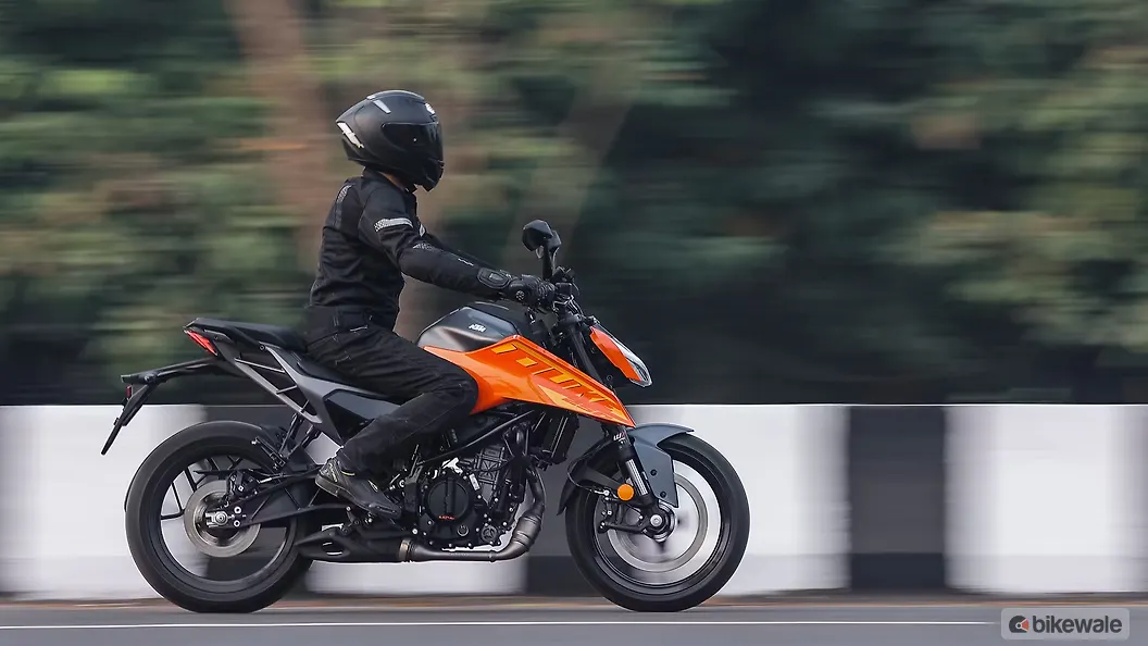 KTM 250 Duke Right Side View Image – BikeWale