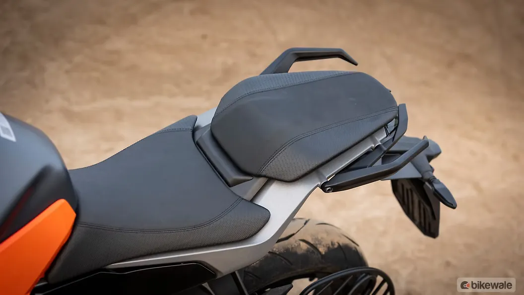 KTM 250 Duke Split Seat Image – BikeWale