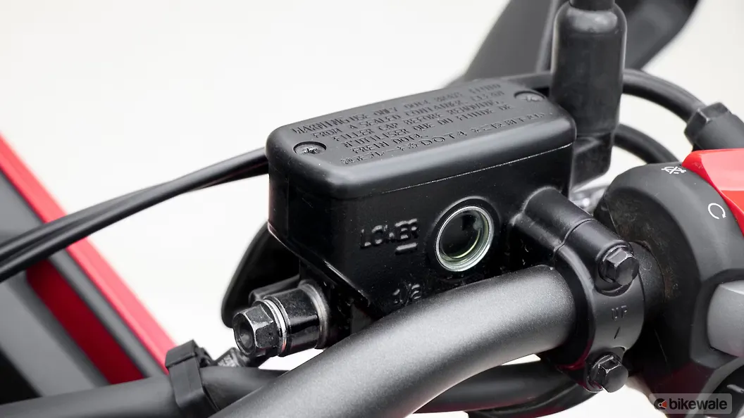 Honda NX500 Front Brake Fluid Reservoir Image – BikeWale
