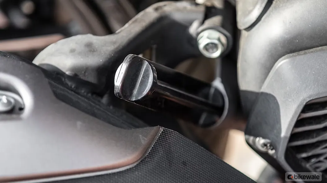 Hero Xoom 125 Oil Cap/Dipstick Image – BikeWale