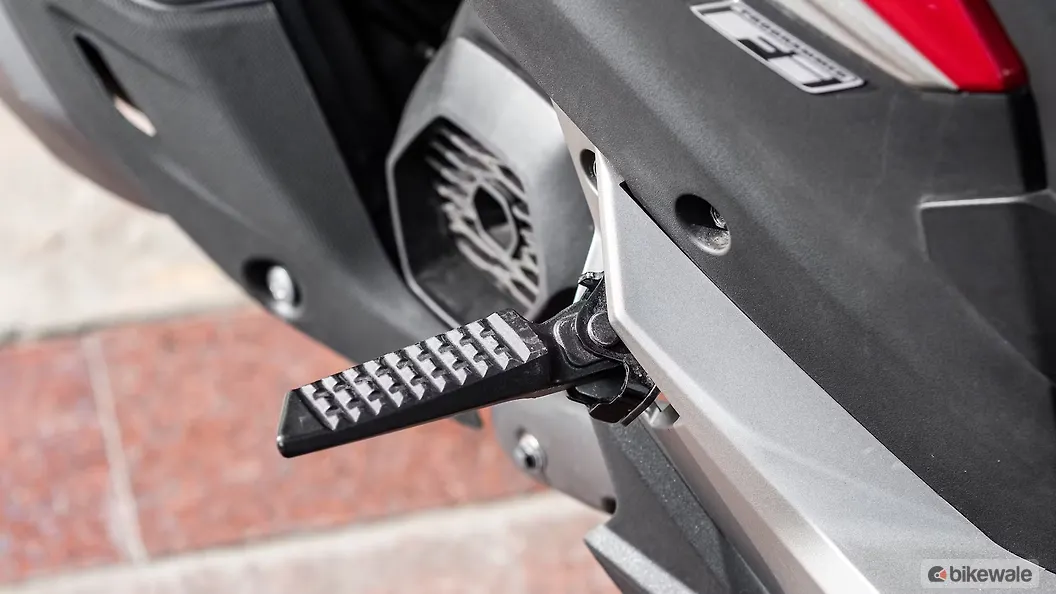 Hero Xoom 125 Right Side Pillion Footpeg Image – BikeWale