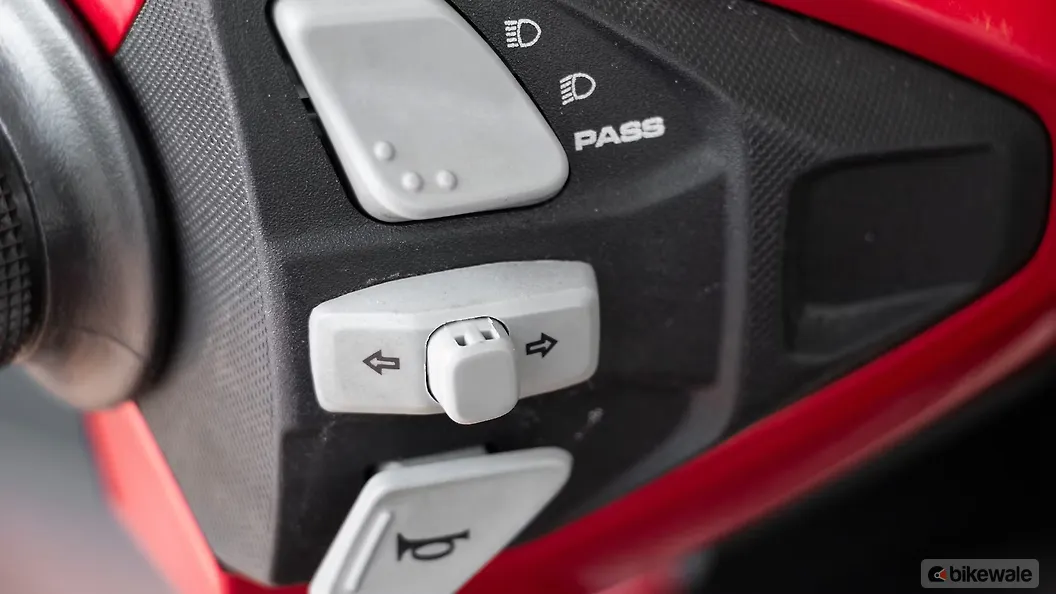 Hero Xoom 125 High Beam Low Beam Switch Image – BikeWale