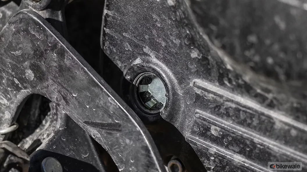 Royal Enfield Himalayan 450 Engine Oil Level Indicator Image – BikeWale