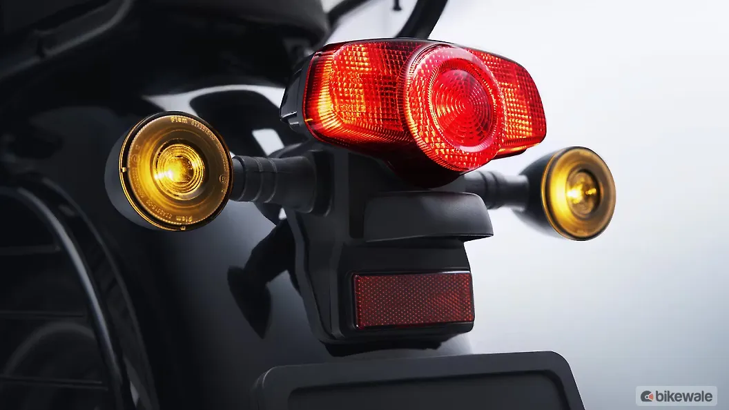 Honda CB350 Pillion Seat Image – BikeWale