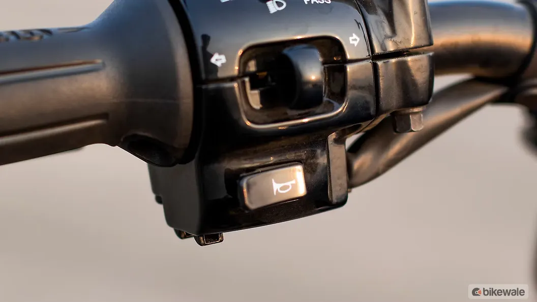 Royal Enfield Shotgun 650 Turn Indicators Switch Image – BikeWale