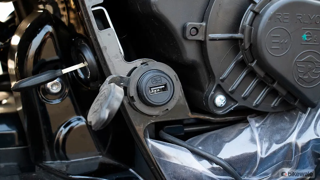 Royal Enfield Shotgun 650 USB Charging Port Image – BikeWale