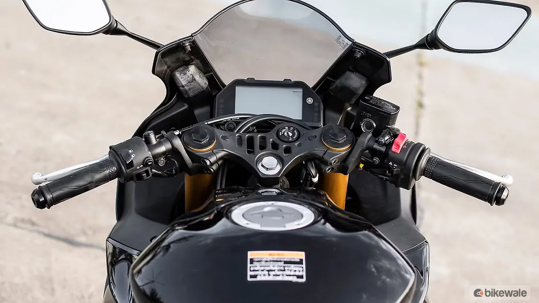 Yamaha R3 Handlebar Image – BikeWale