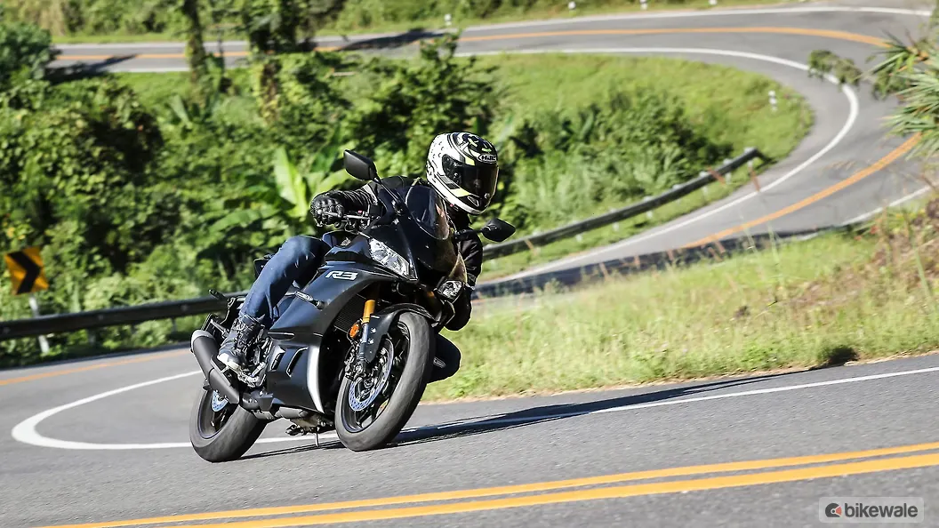 Yamaha R3 Left Front Three Quarter Image – BikeWale