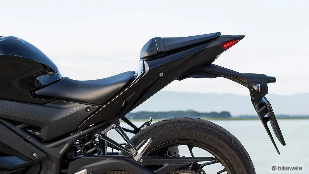 Yamaha YZF-R3 Right Side View Image – BikeWale