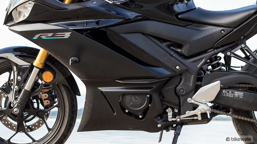 Yamaha YZF-R3 Right Side View Image – BikeWale