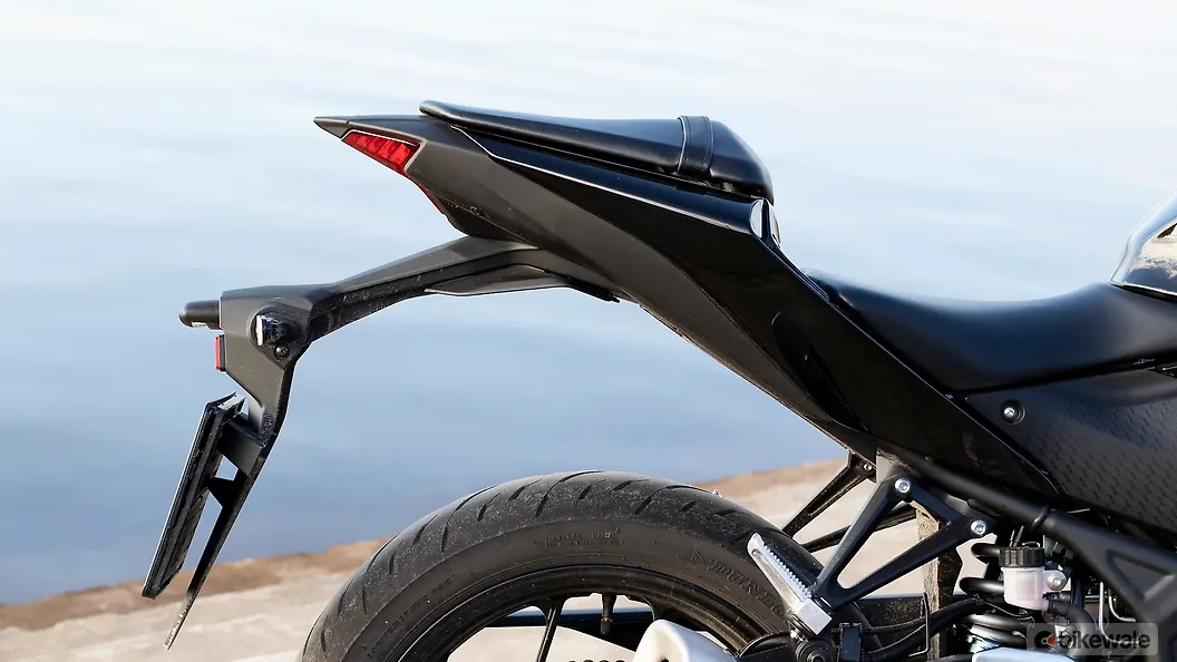 Yamaha YZF-R3 Rear Brake Fluid Reservoir Image – BikeWale