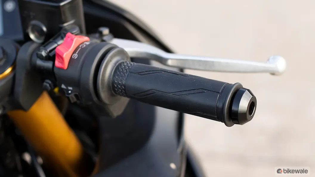 Yamaha R3 Handle Bar Image – BikeWale