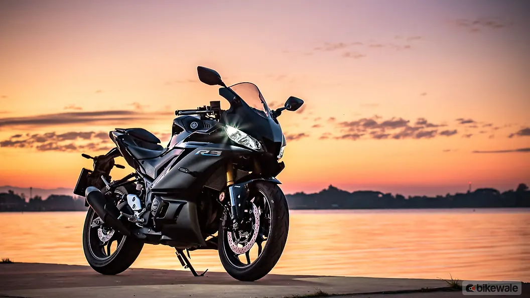 Yamaha YZF-R3 Right Side View Image – BikeWale
