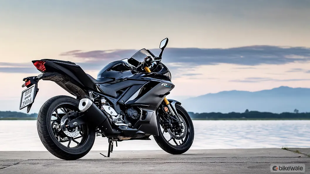 Yamaha YZF-R3 Right Front Three Quarter Image – BikeWale