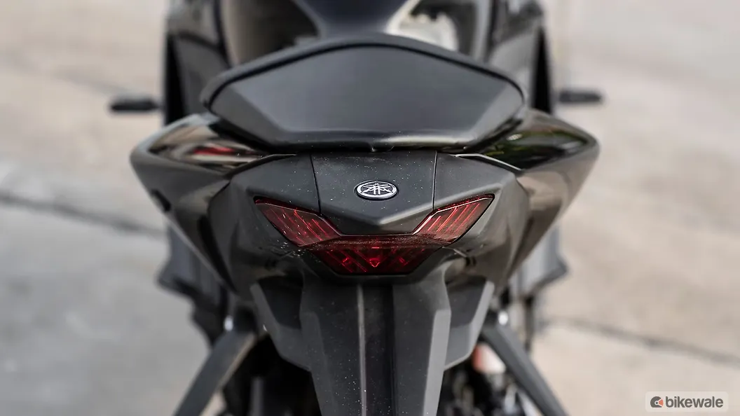 Yamaha YZF-R3 Right Front Three Quarter Image – BikeWale