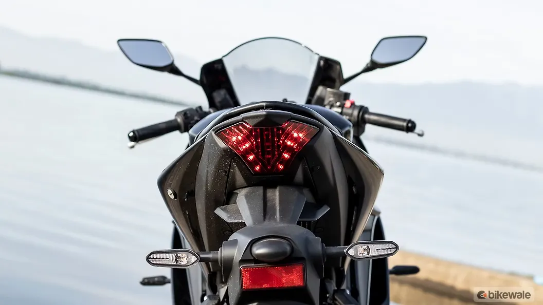 Yamaha YZF-R3 Right Front Three Quarter Image – BikeWale