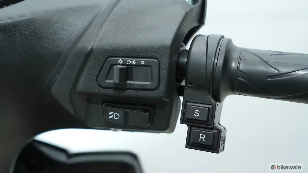 Ampere Reo High Beam Low Beam Switch Image – BikeWale