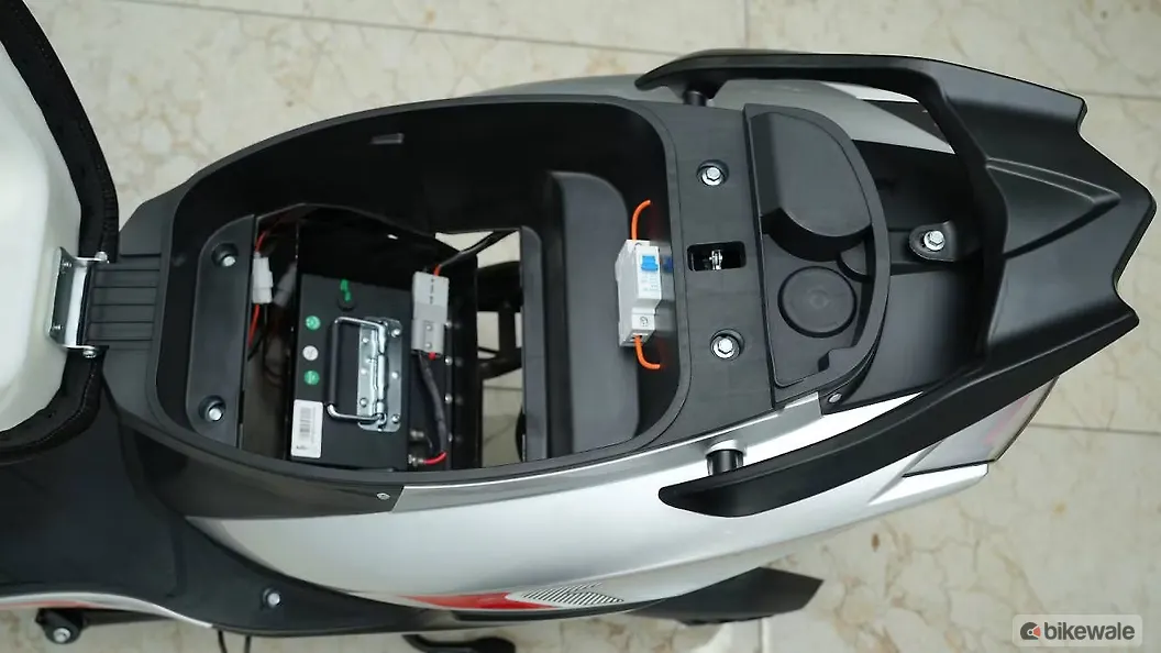 Ampere Reo Floorboard Image – BikeWale