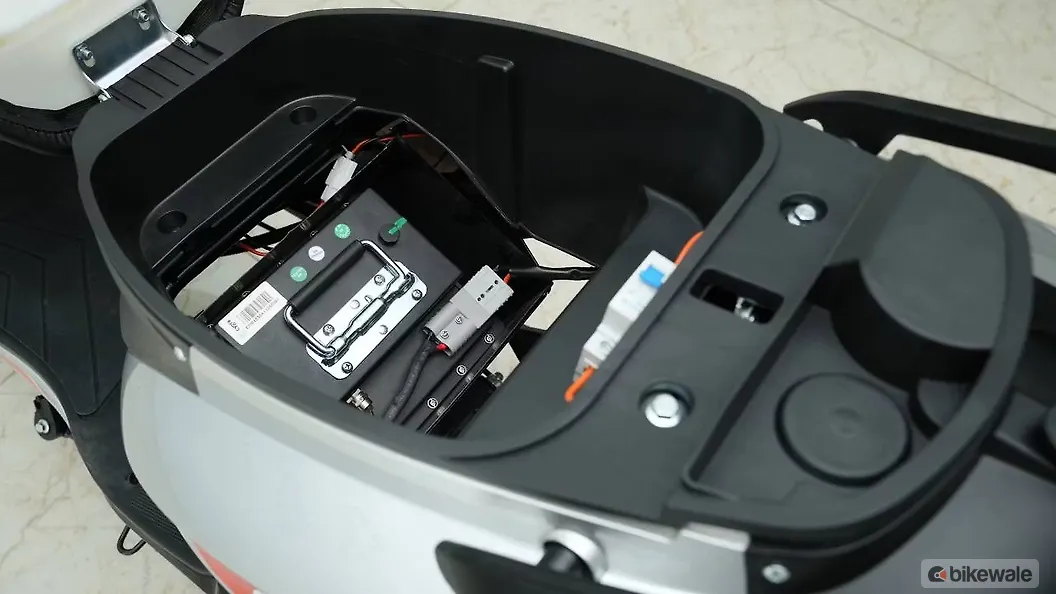 Ampere Reo Left Side Body Panel Image – BikeWale