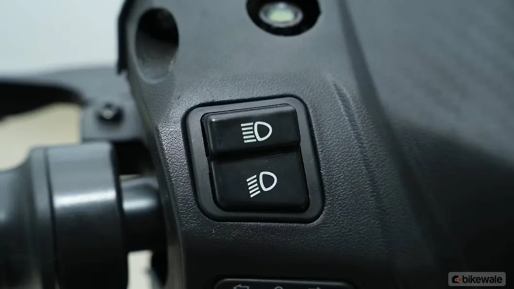Ampere Reo High Beam Low Beam Switch Image – BikeWale
