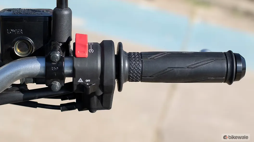 Yamaha MT-03 Left Side Handlebar Grip Image – BikeWale