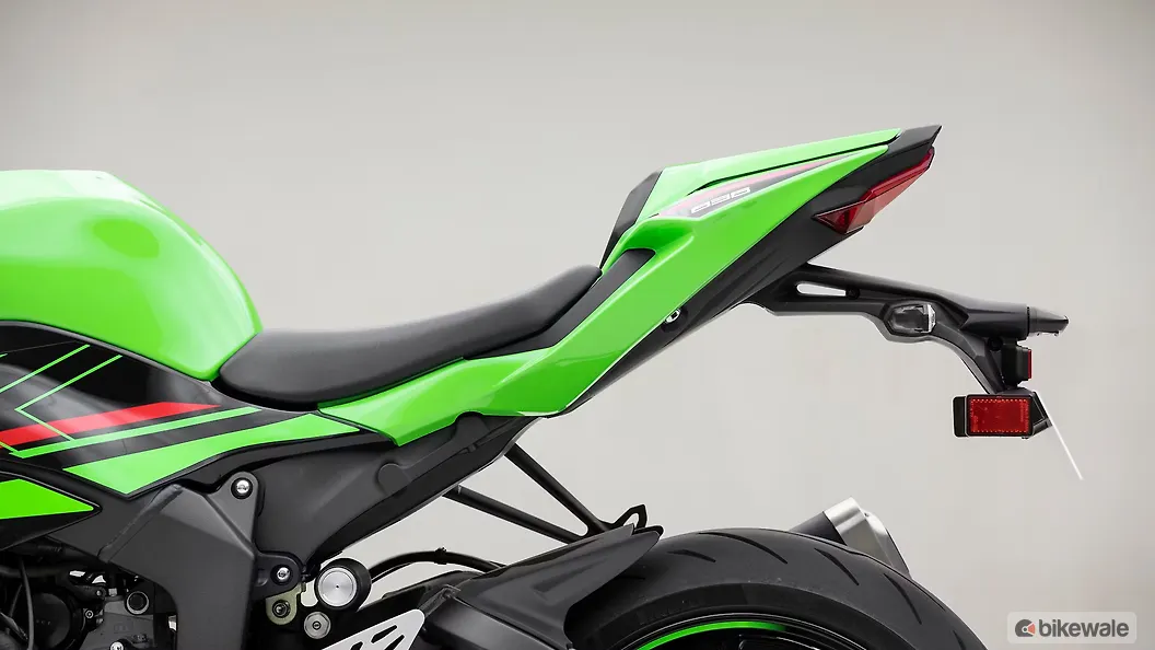 Kawasaki Ninja ZX-6R [2024] Seat Image – BikeWale