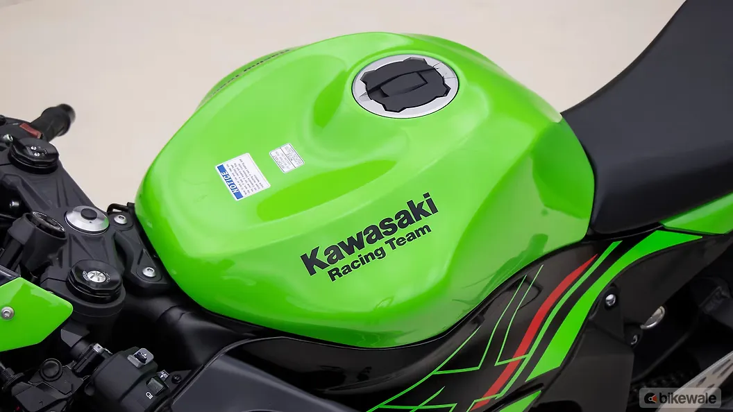Kawasaki Ninja ZX-6R Branding/Fuel Tank Decal Image – BikeWale