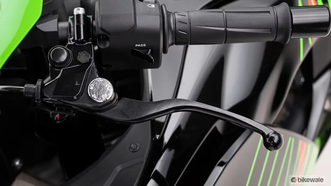 Kawasaki Ninja ZX-6R High Beam Low Beam Switch Image – BikeWale