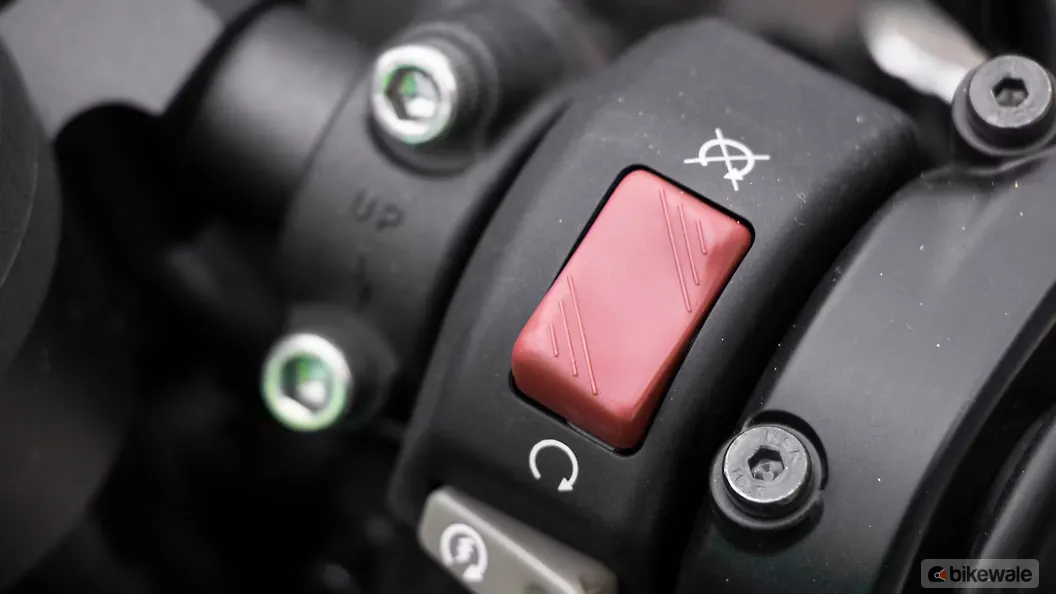 Kawasaki Ninja ZX-6R Hazard Warning Lights Switch Image – BikeWale