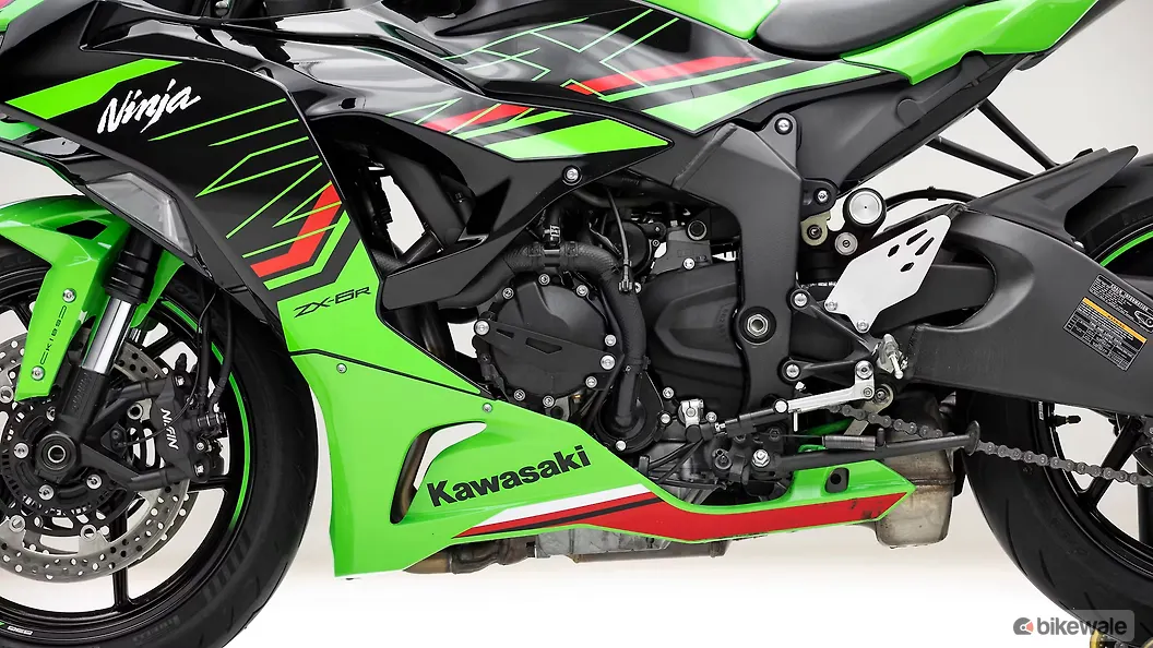 Kawasaki Ninja ZX-6R [2024] Engine From Right Image – BikeWale