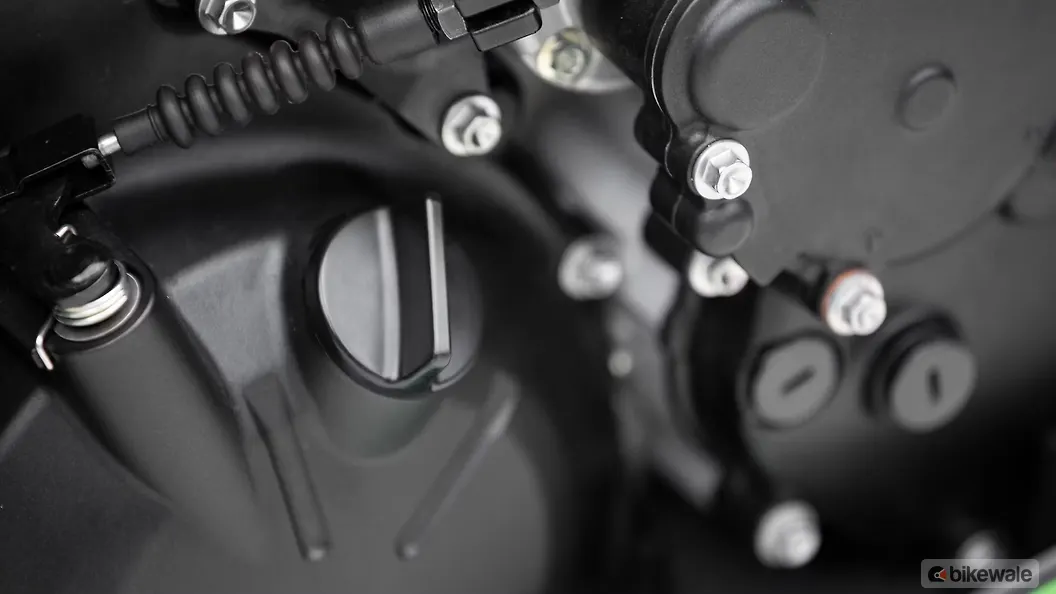 Kawasaki Ninja ZX-6R [2024] Oil Cap/Dipstick Image – BikeWale