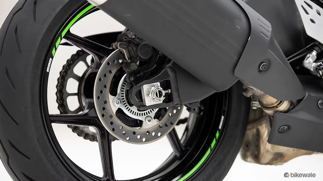 Kawasaki Ninja ZX-6R [2024] Rear Wheel Image – BikeWale