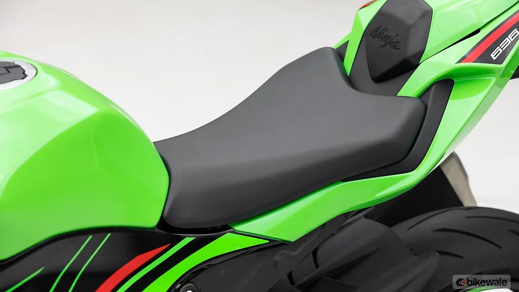 Kawasaki Ninja ZX-6R [2024] Seat Image – BikeWale