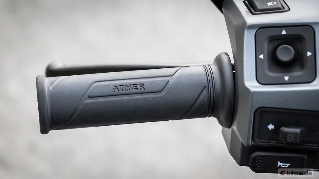 Ather 450 Apex Front Luggage Hook Image – BikeWale