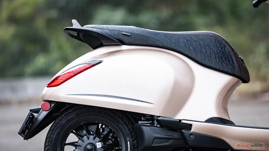 Bajaj Chetak Right Side View Image – BikeWale