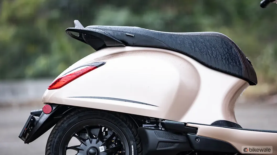 Bajaj Chetak [2020-2024] Right Side View Image – BikeWale