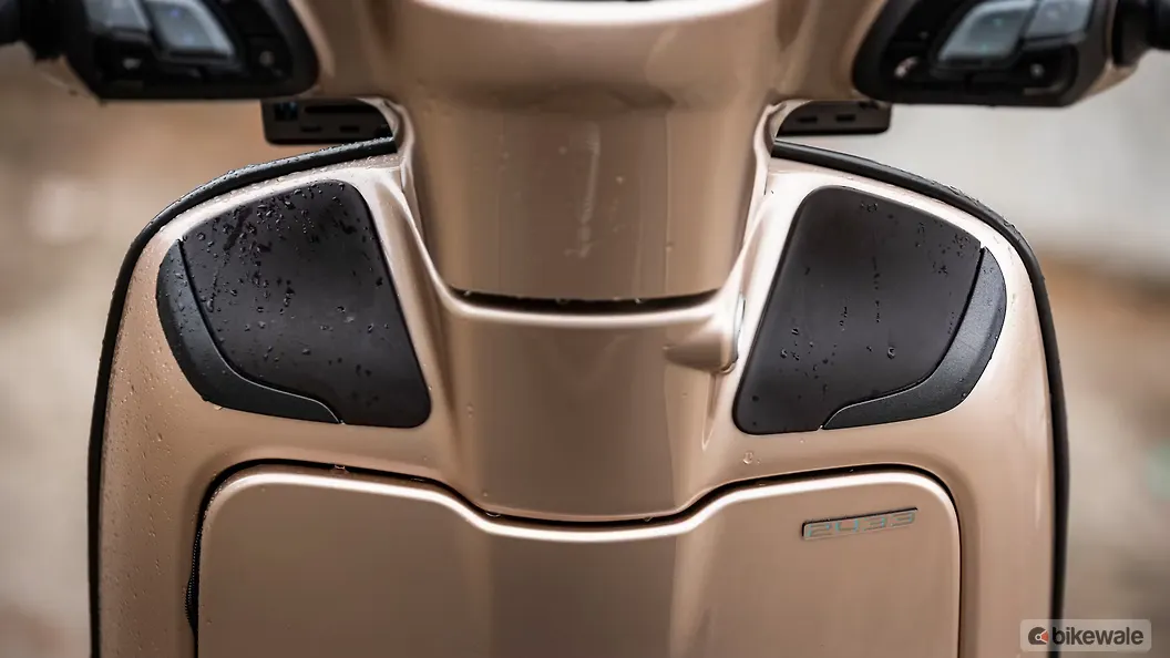 Bajaj Chetak Right Rear Three Quarter Image – BikeWale