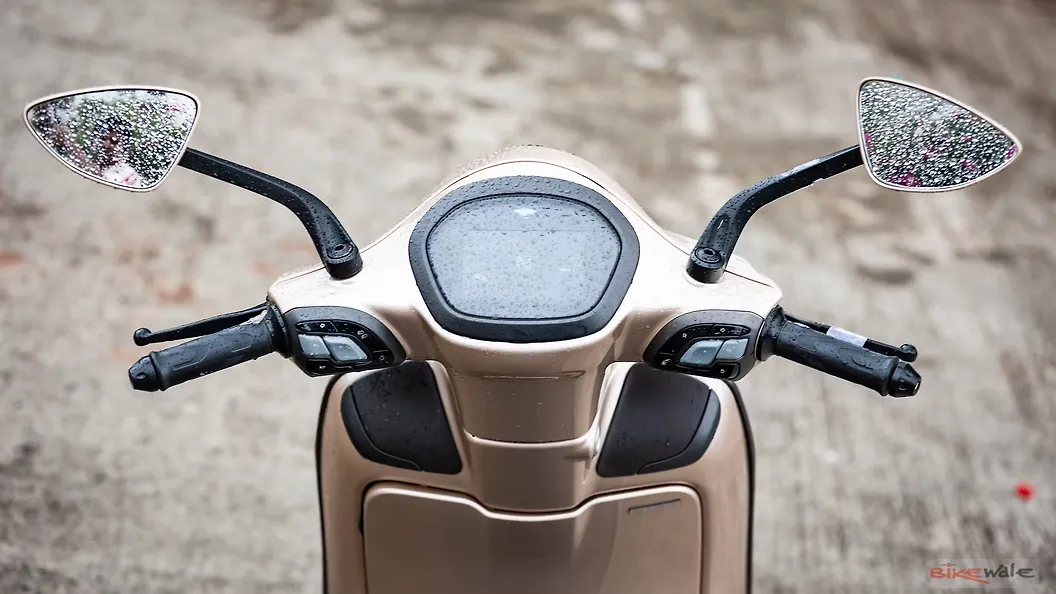 Bajaj Chetak Right Side View Image – BikeWale
