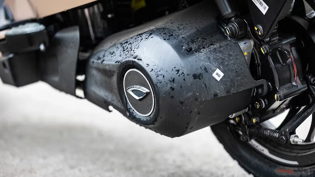 Bajaj Chetak Right Side View Image – BikeWale