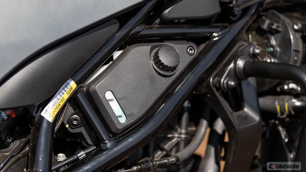 Husqvarna Svartpilen 401 Engine Oil Level Indicator Image – BikeWale