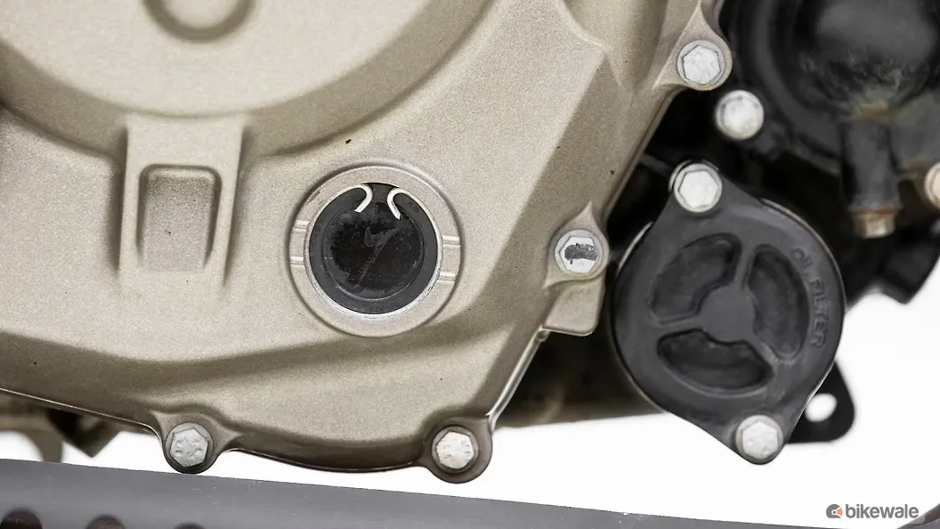 Husqvarna Vitpilen 250 Engine Oil Level Indicator Image – BikeWale