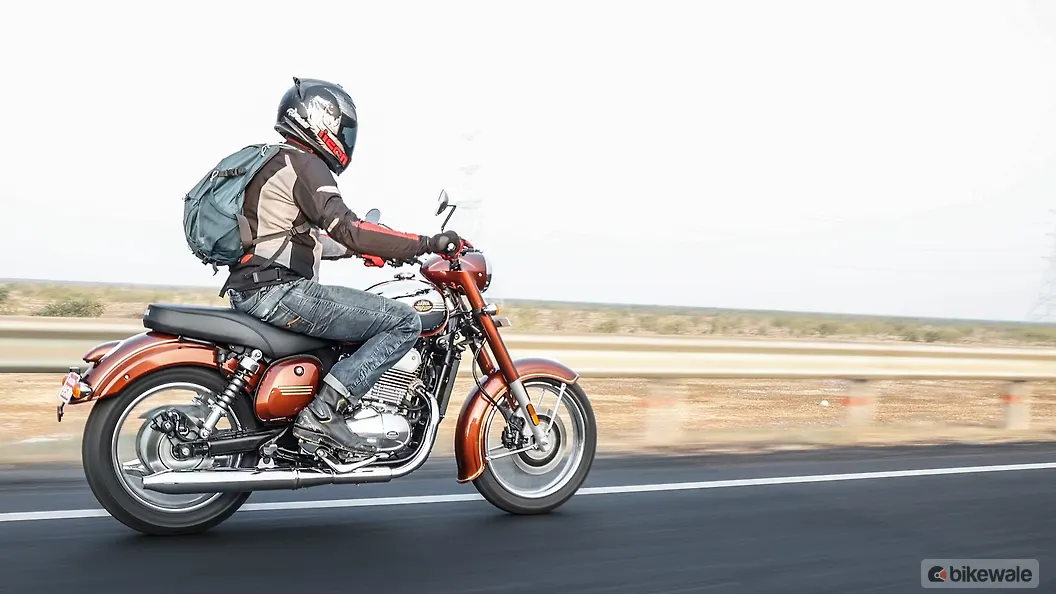 Jawa 350 Right Side View Image – BikeWale