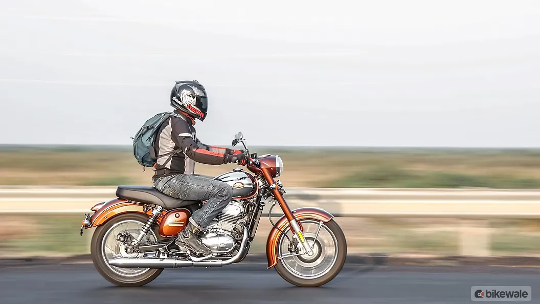 Jawa 350 Right Side View Image – BikeWale