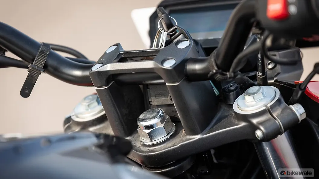 Hero Xtreme 125R Handlebar Clamp Image – BikeWale