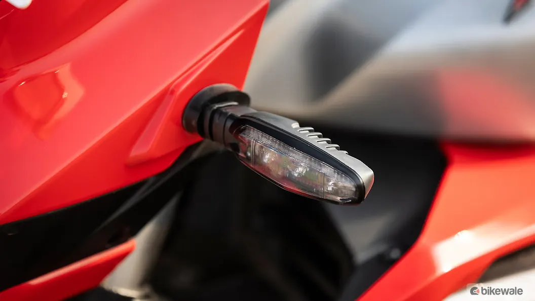 Hero Xtreme 125R Front Turn Indicators Image – BikeWale