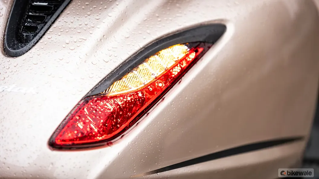 Bajaj Chetak Rear Turn Indicators Image – BikeWale